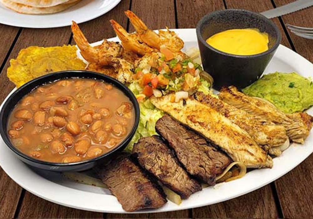 La Canoa Seafood and Bar – Welcome Aboard!
